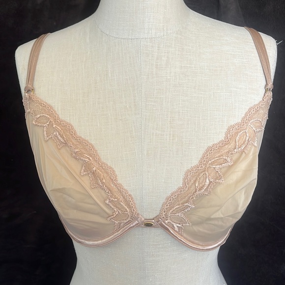 Victoria's Secret | Intimates & Sleepwear | Bras 2 For 3 Euc Victorias ...